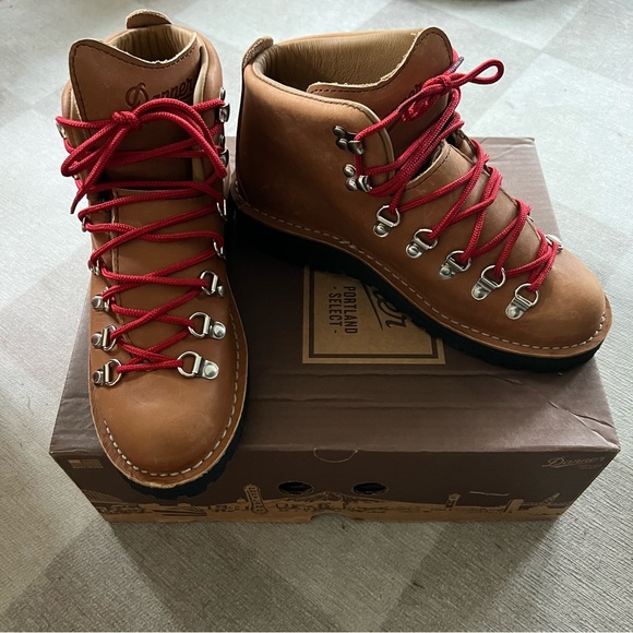 Danner | Shoes | Danner Mountain Light Hiking Boot Cascade Clovis | Poshmark